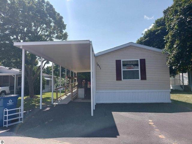 1671 David Pl, Traverse City, MI 49686