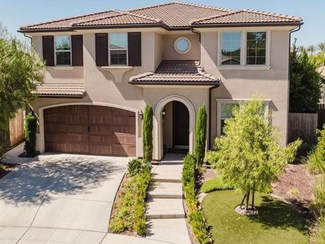 1671 E Bella Fiore Dr, Fresno, CA 93730