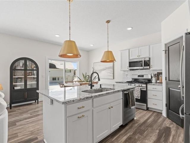 1671 Riverside Dr, Shakopee, MN 55379