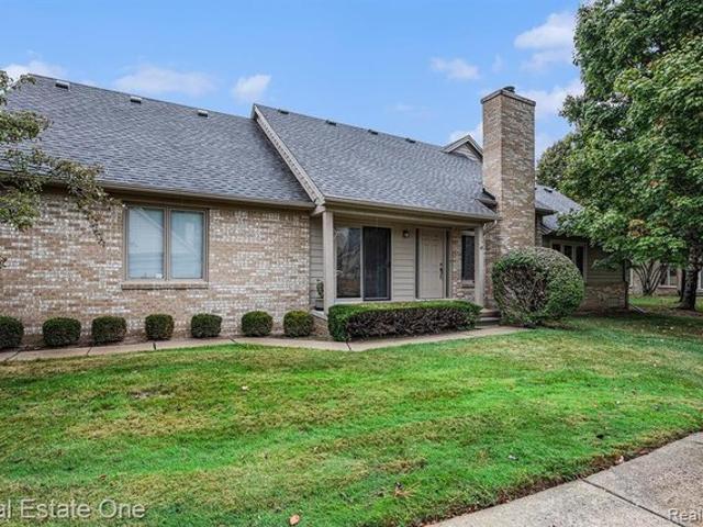 16724 Shale Ct, Macomb Township, MI 48042