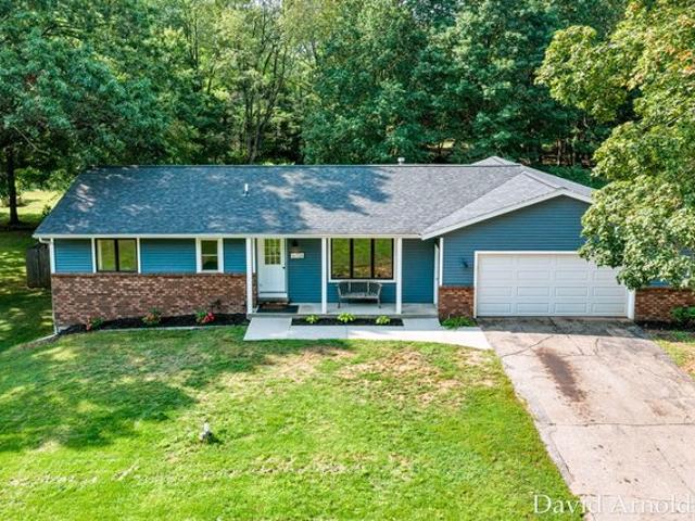 16726 James St, Holland, MI 49424