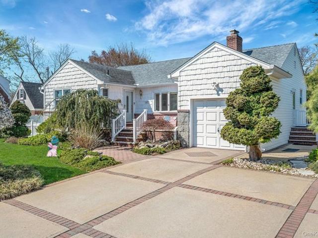 1672 Eyre Pl, North Bellmore, NY 11710