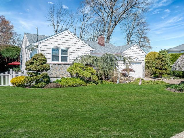 1672 Eyre Place