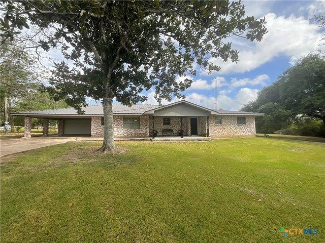 1672 FM 318, Hallettsville, TX 77964
