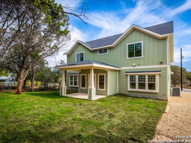 1672 Hillcrest Forest