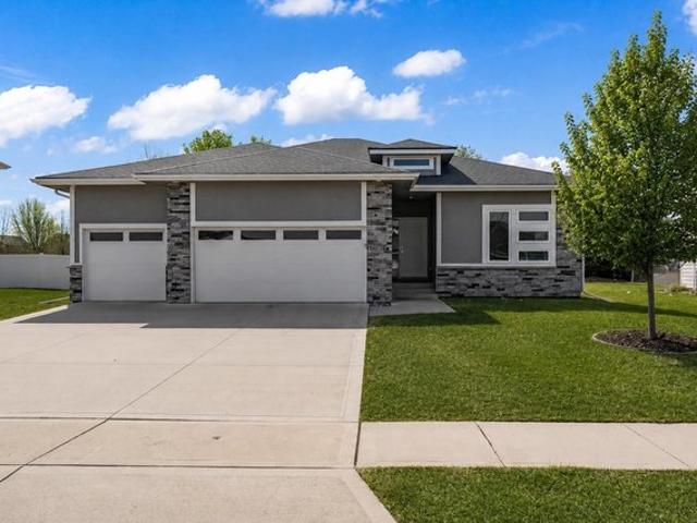 16734 Maple St, Clive, IA 50325