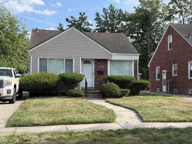 16736 Veronica St, Eastpointe, MI 48021