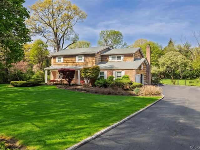 167 Brookville Ln, Glen Head, NY 11545