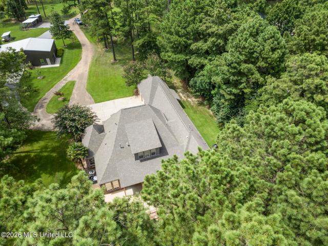 167 Lakeshire Circle