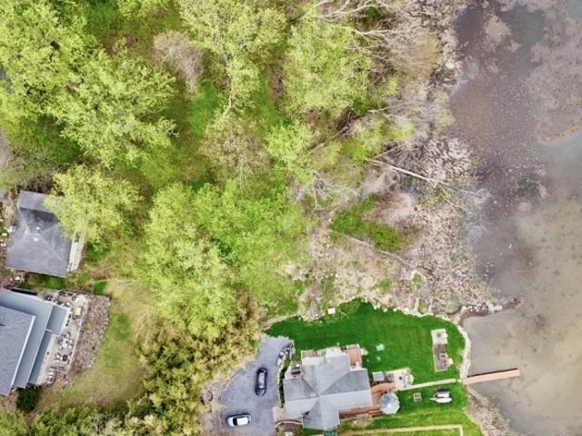 167 Lakeside Dr W