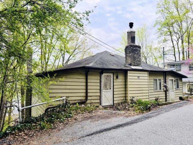 167 Lakeside Dr W, Belvidere, NJ 07823 | MLS #4024 | Compass