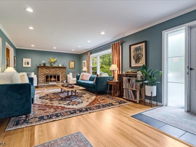 167 Mountain Ave