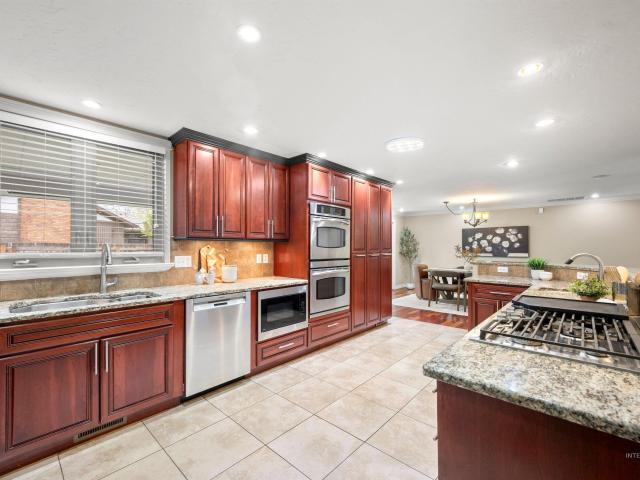 167 S Old Quarry Way