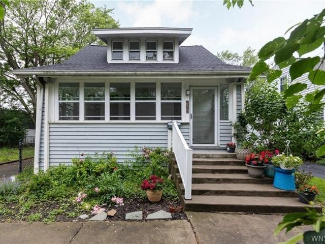 167 Royal Pkwy W, Williamsville, NY 14221