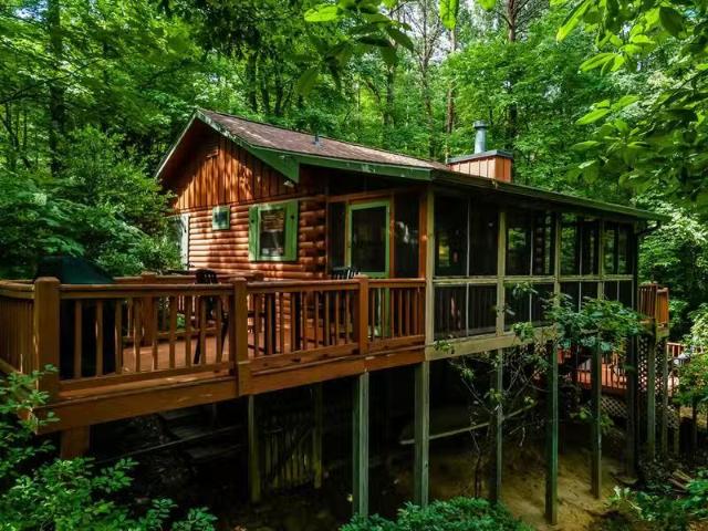 167 RIVER BEND TRL, ELLIJAY, GA 30540 Single Family Residence.