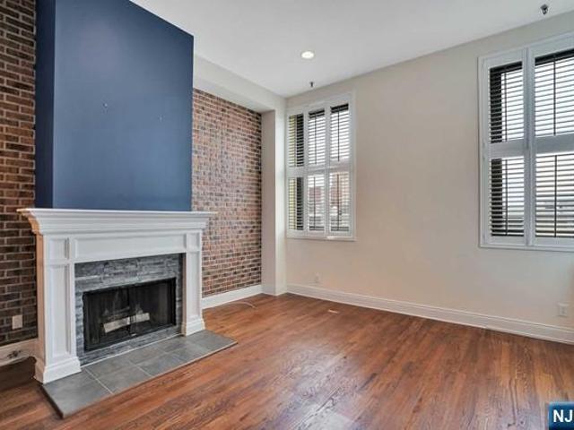 167 Wayne Street # 403T