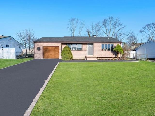 167 Westwood Dr, Brentwood, NY 11717