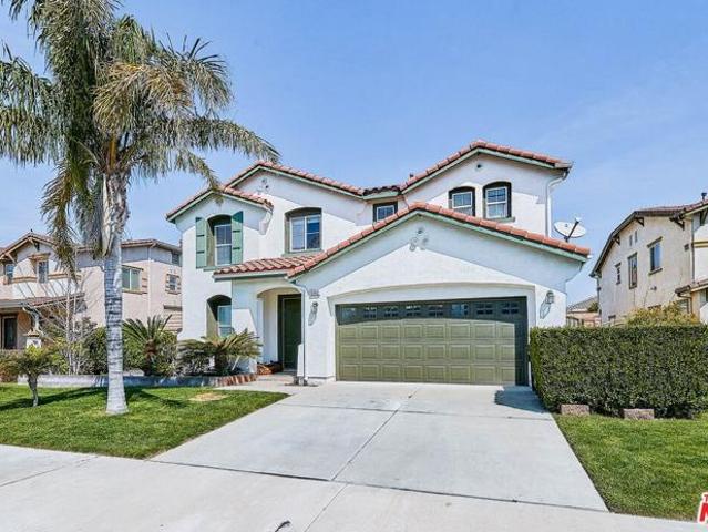 16842 Oakmont Ln, Fontana, CA 92336