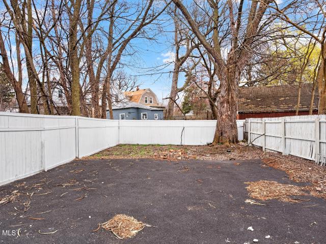 1684 Lake Boulevard
