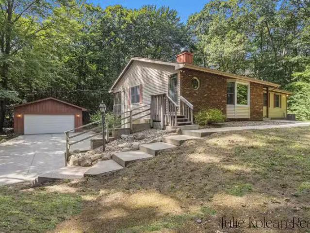 16863 SHADY DUNES, GRAND HAVEN, MI 49417 Single Family Residen.