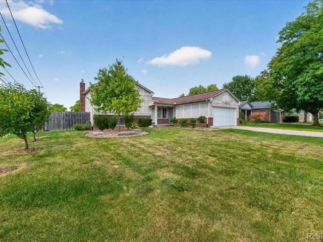 1686 Heritage Drive