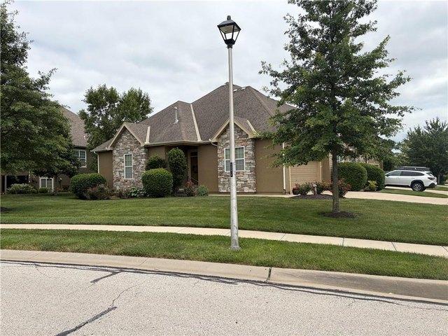 16877 S Bradley Dr, Olathe, KS 66062