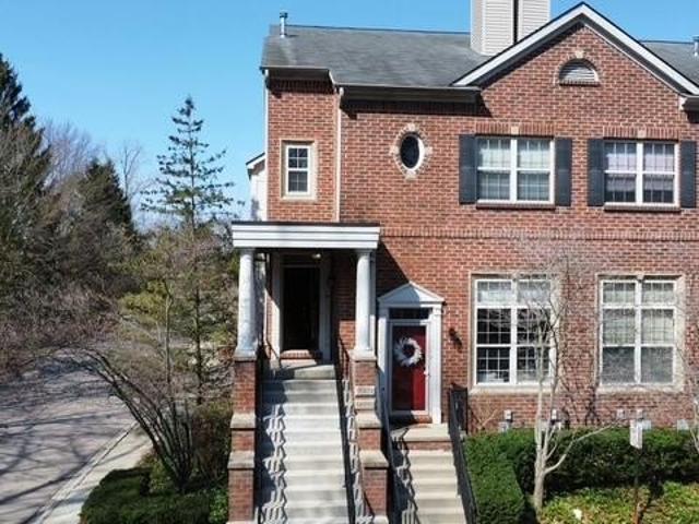 16874 Farmington Rd, Livonia, MI 48154
