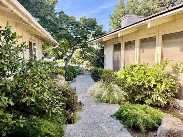 1687 W Dovewood Ln, Fresno, CA 93711