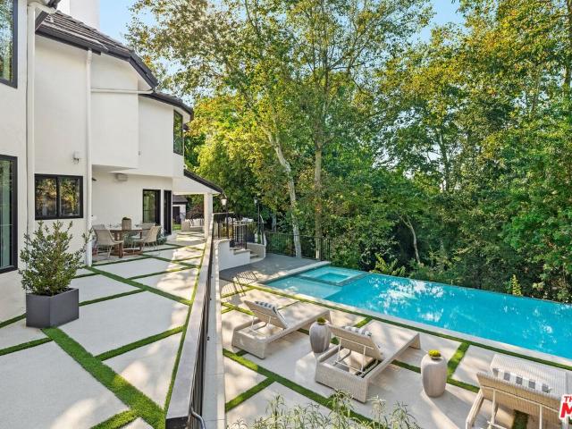 16881 Oak View Dr, Encino, CA 91436 | MLS #26664 | Compass