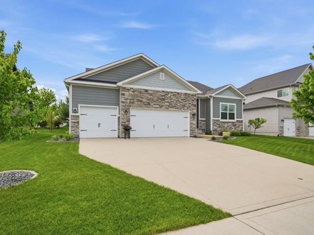 16886 Airline Dr, Clive, IA 50325