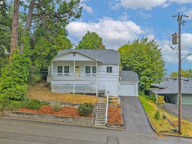 1688 N 8th St, Coos Bay, OR 97420