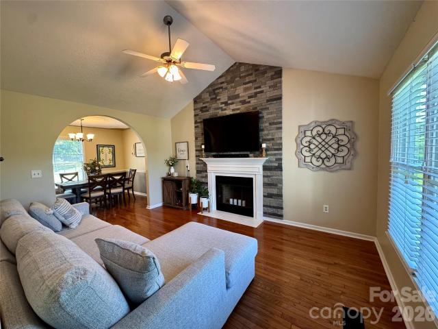 1688 Buffett Circle