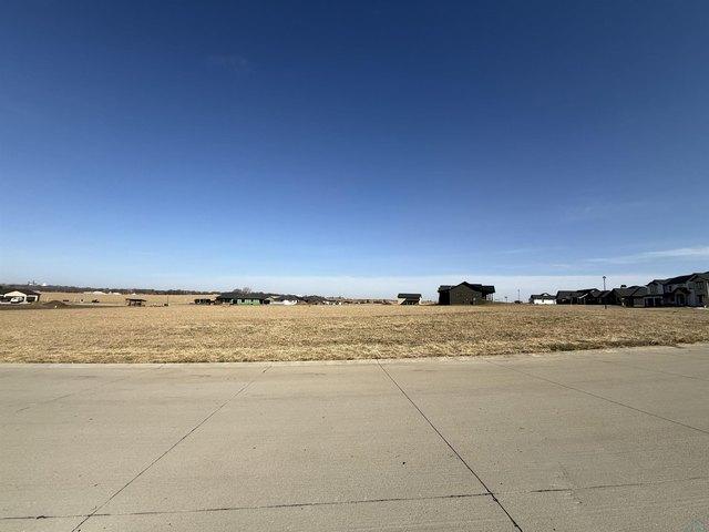 1688 Highland Hls, Sioux Center, IA 51250