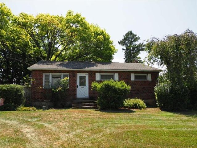 1688 Pleasant View Rd, Lower Saucon Township, PA 18015
