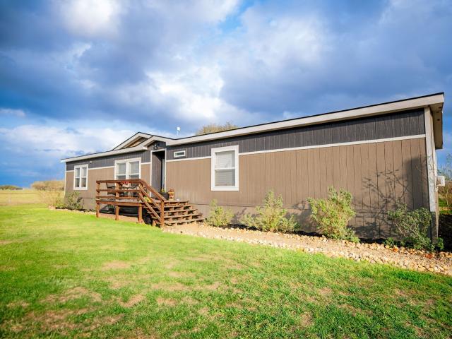1689 County Road 315, Yoakum, TX 77995 | Compass
