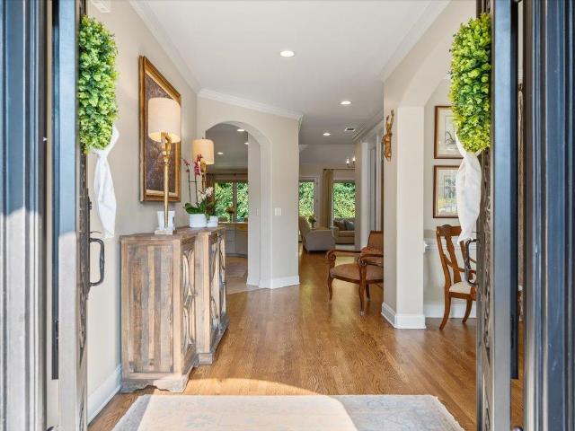 1689 de haig ln