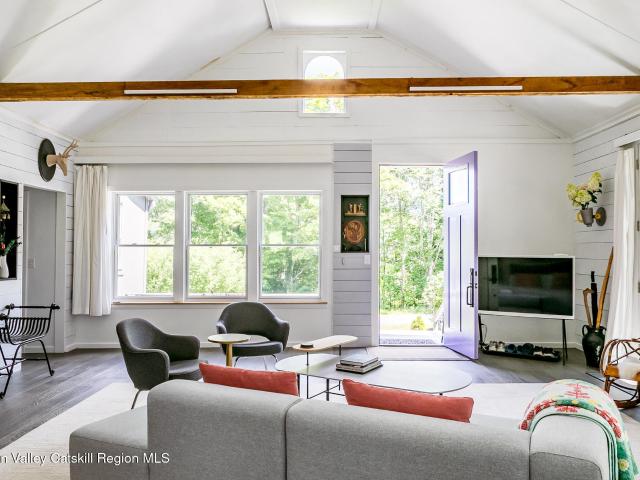 1689 Hard Scrabble Road