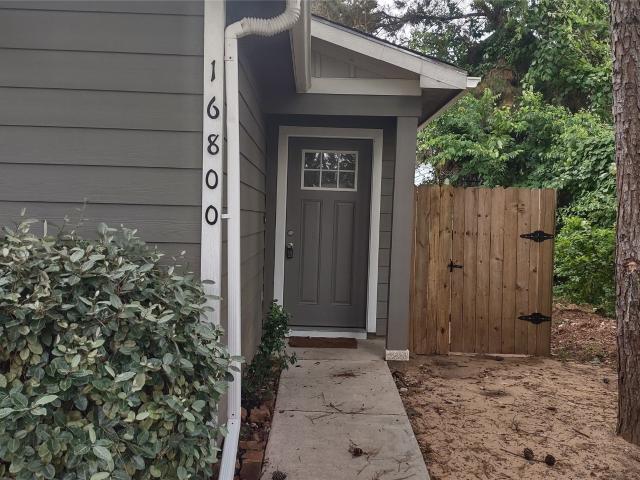 16800/16 Crestmont