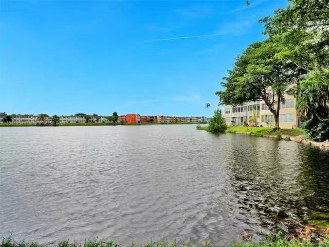 1680 NE 191ST ST # 301 2, MIAMI, FL 33179 Condo/Townhome For S.