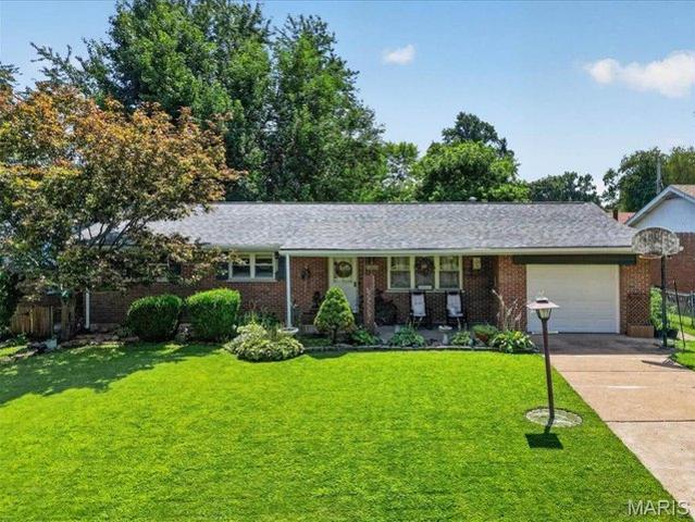 1680 Saint Denis St, Florissant, MO 63033