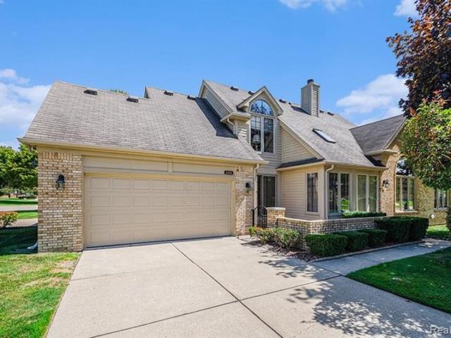 16816 Pebble Ct, Macomb Township, MI 48042