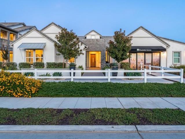 1681 N Shirley Ave, Clovis, CA 93619