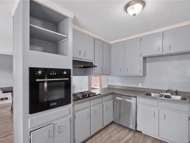 1681 W Kellogg Circle