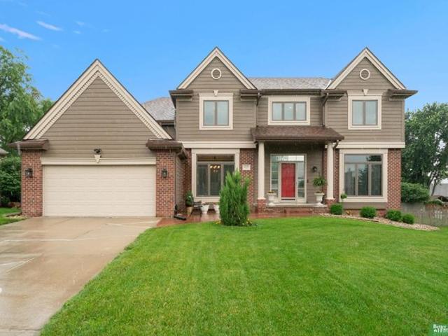 16827 O Cir, Omaha, NE 68135