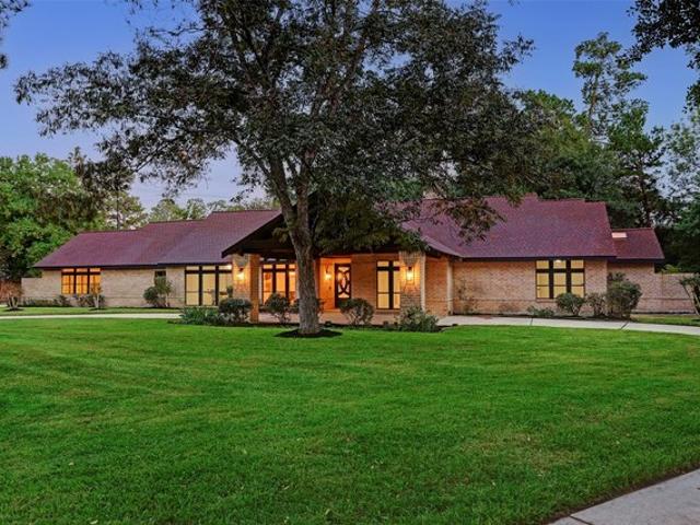 16826 E Maglitto Cir, Tomball, TX 77377