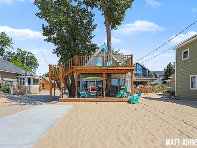 1682 Beach St, Muskegon, MI 49441