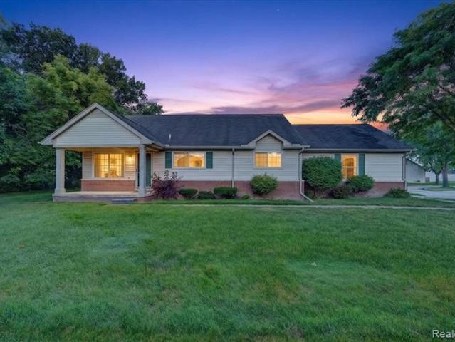 16830 Kenwood Ct, Roseville, MI 48066