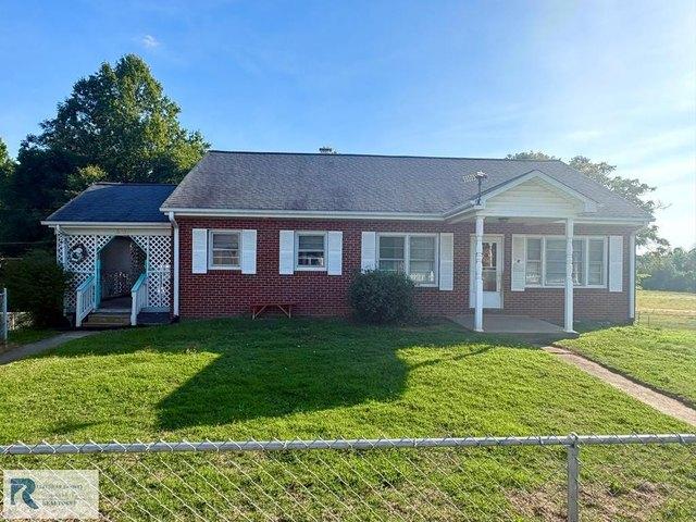 16832 Old Richmond Rd, Keeling, VA 24566