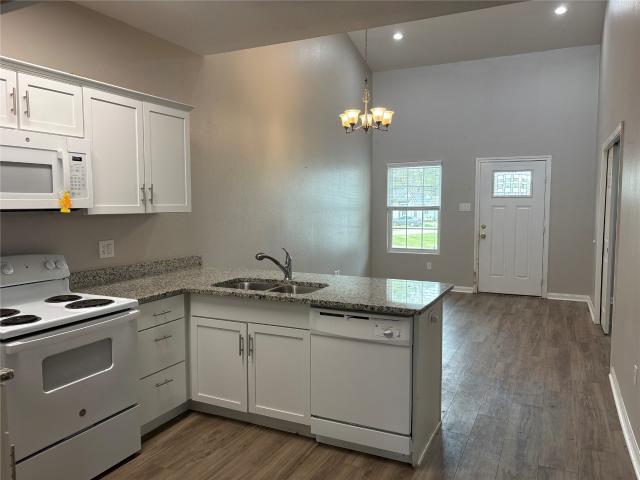16839 Balmoral