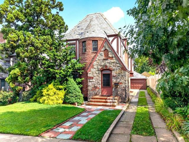 168 0 th Ave, Flushing, NY 11358